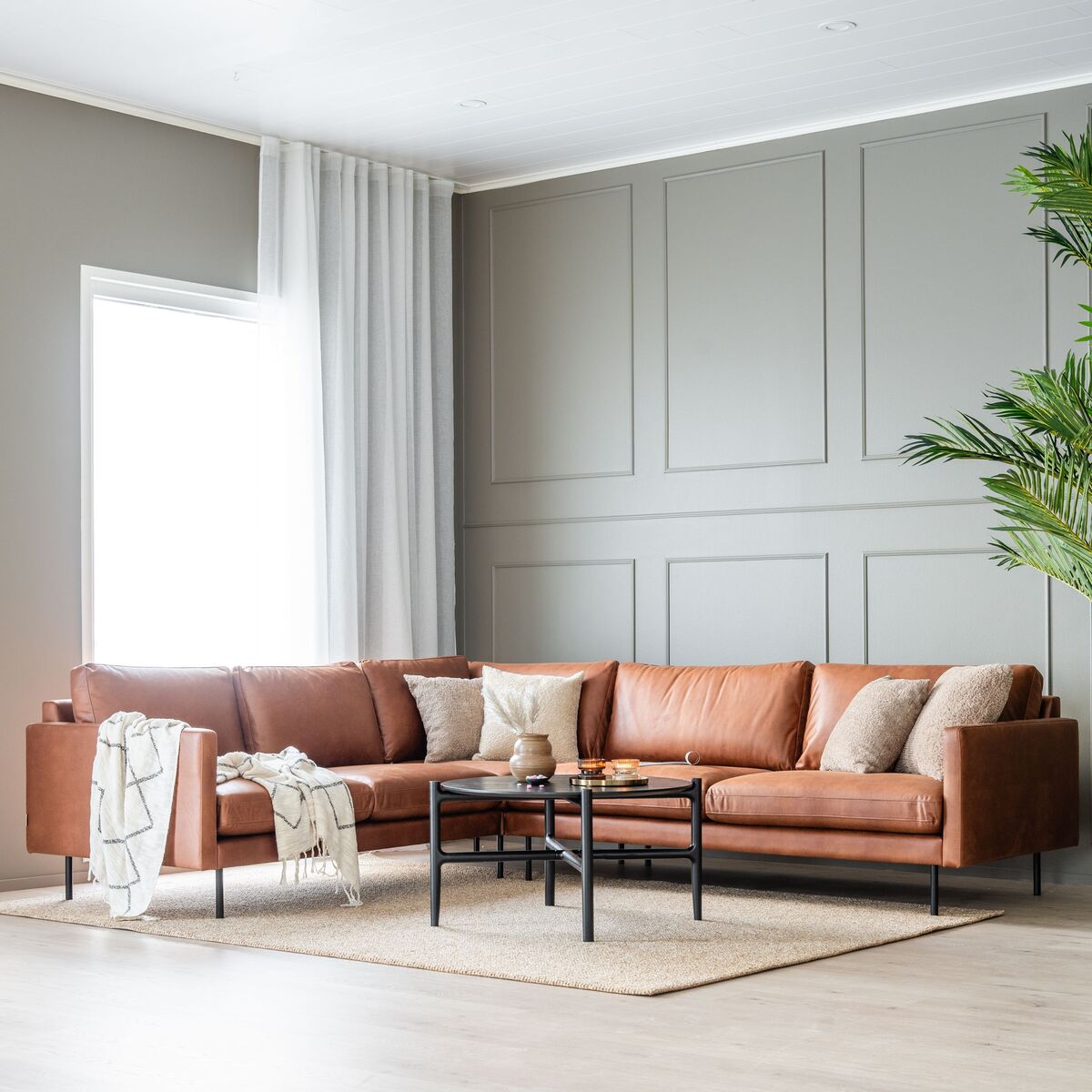 Scandic Copenhagen kulmasohva 2K3, konjakinruskea Kentucky 9, mustat ...