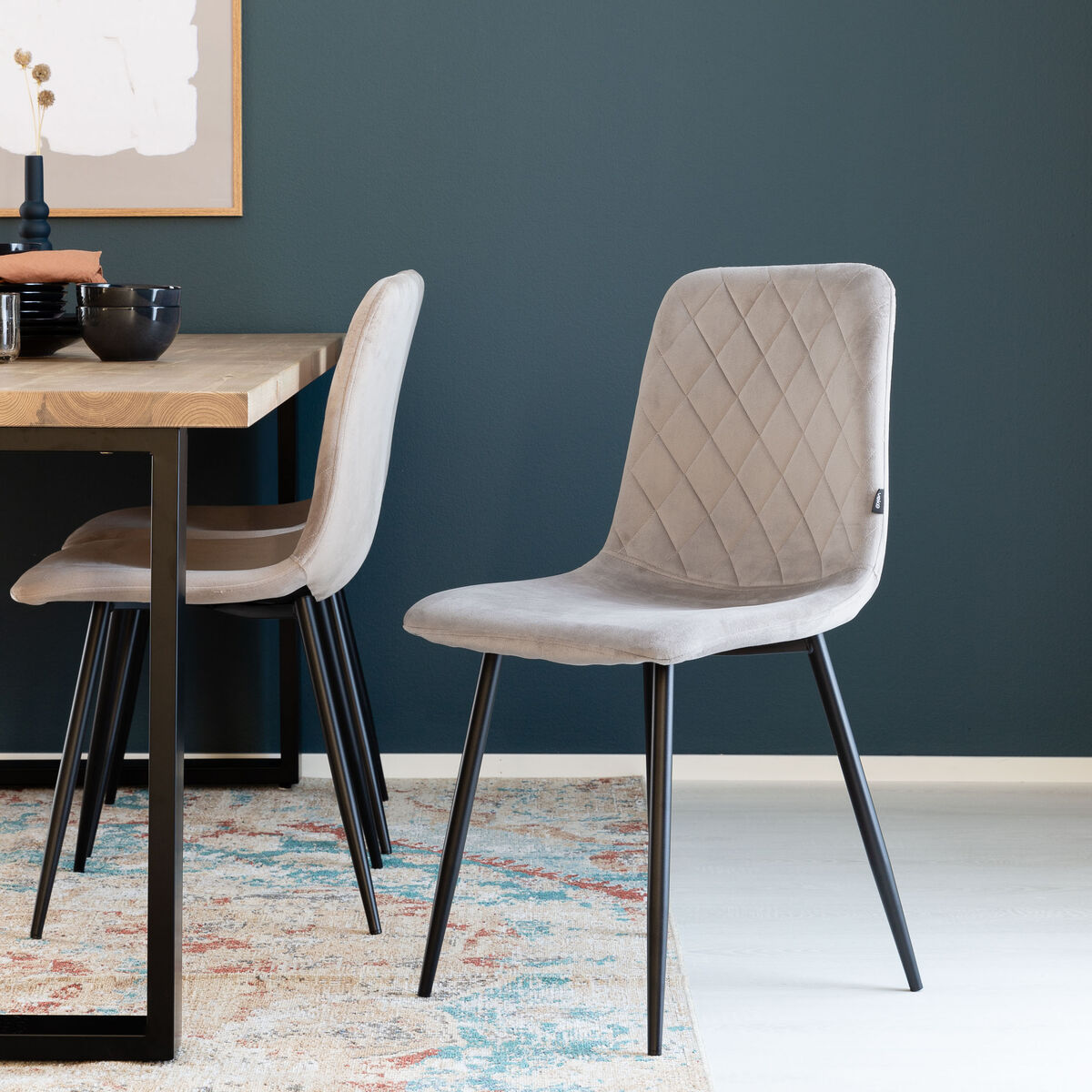 Milano tuoli beige sametti G062-14, mustat jalat - veke.fi